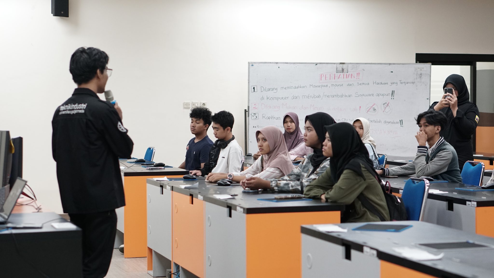 Kolaborasi Ruangguru dan Teknik Industri UGM Kenalkan PSTI pada Siswa ...