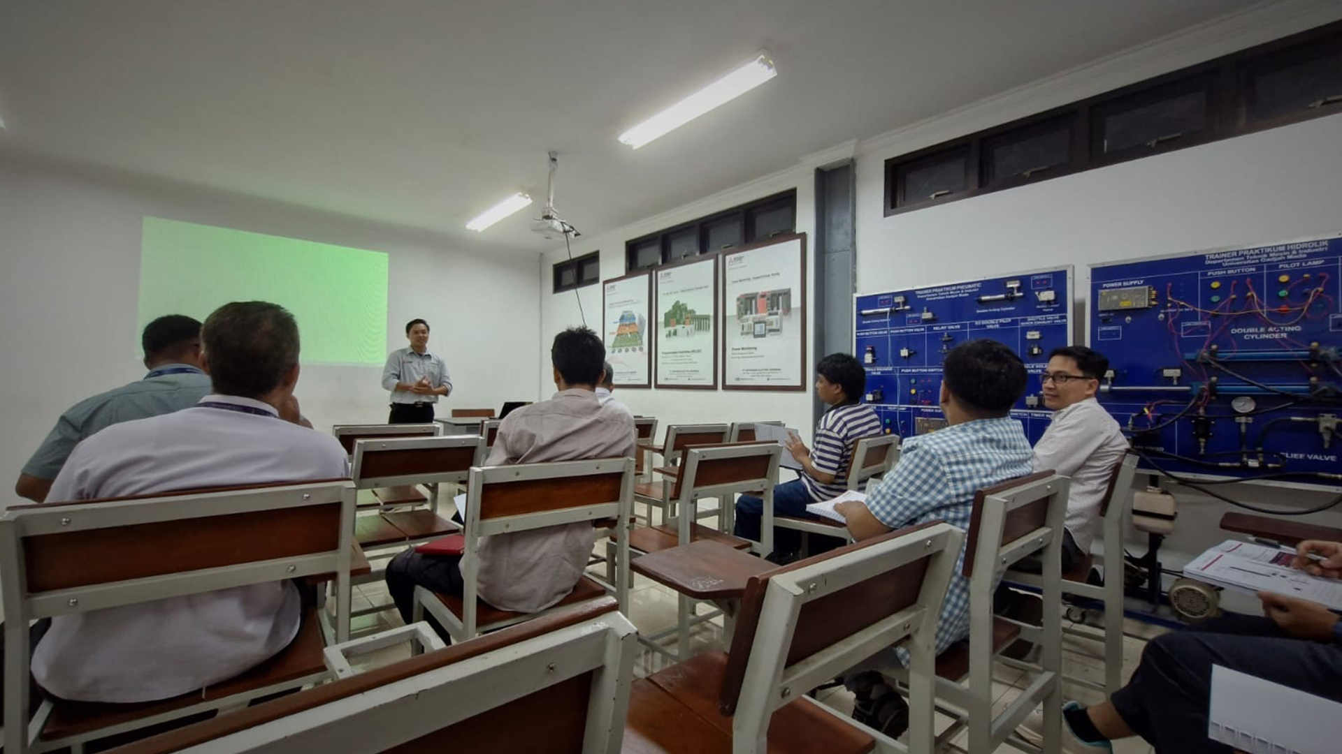 Mitsubishi Electric Indonesia Adakan Pelatihan PLC di CEMTI DTMI UGM – DTMI