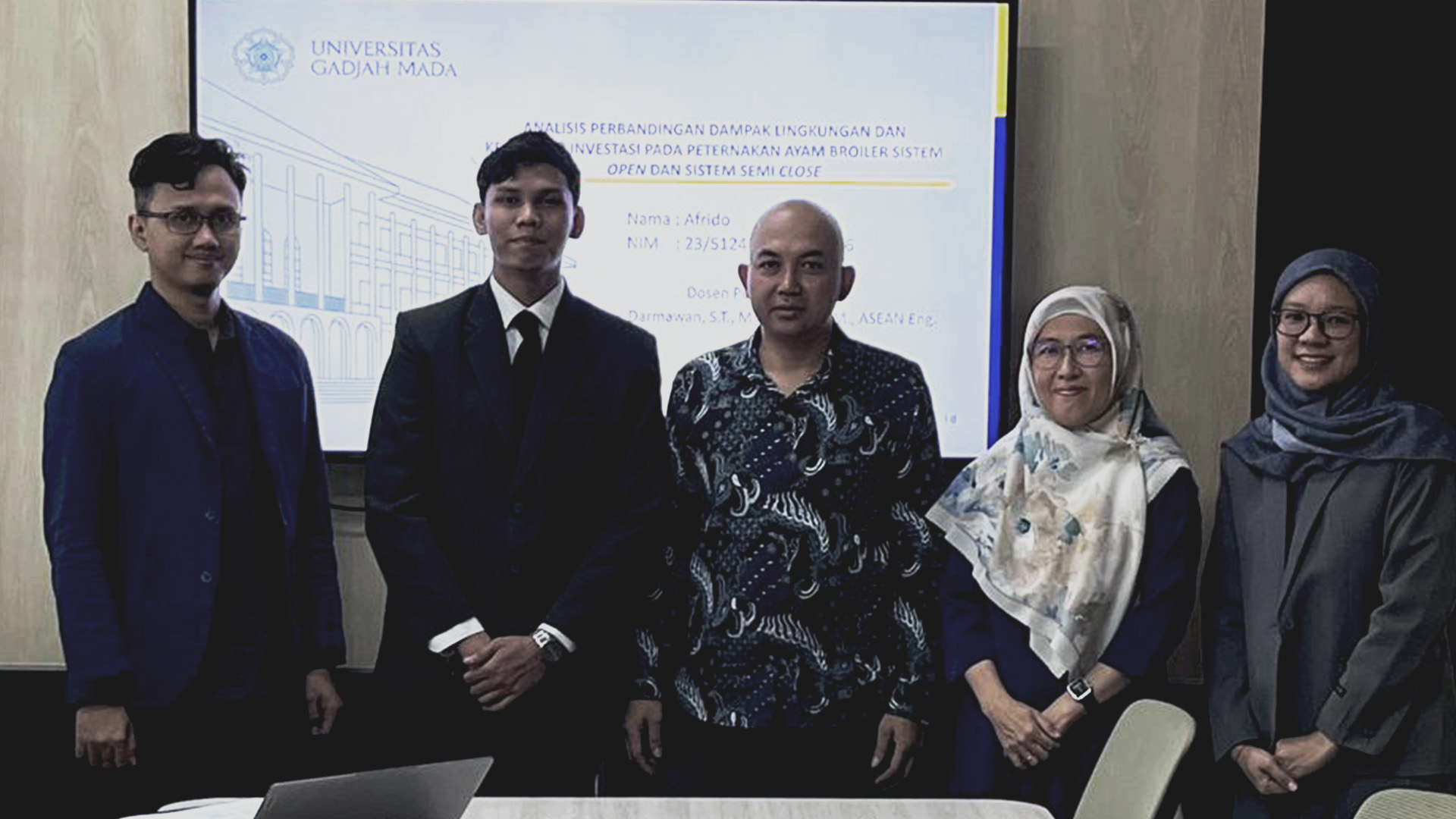 Paparkan Penelitian Efisiensi dan Dampak Lingkungan Peternakan Ayam Broiler, Afrido Lulus Ujian ...
