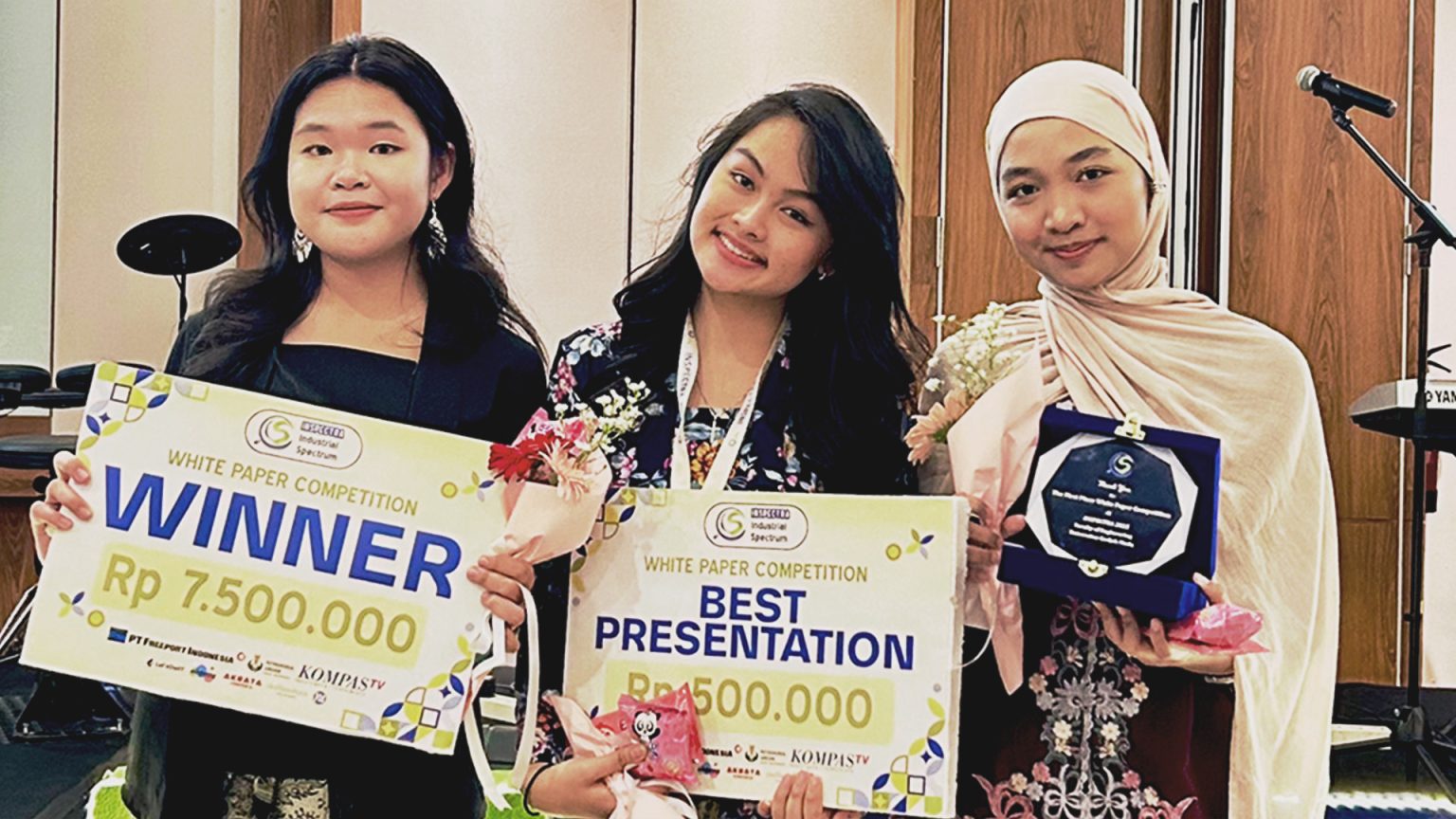Karya “NiLestari” Antar Tim FiNiX UGM Juara di Ajang White Paper ...