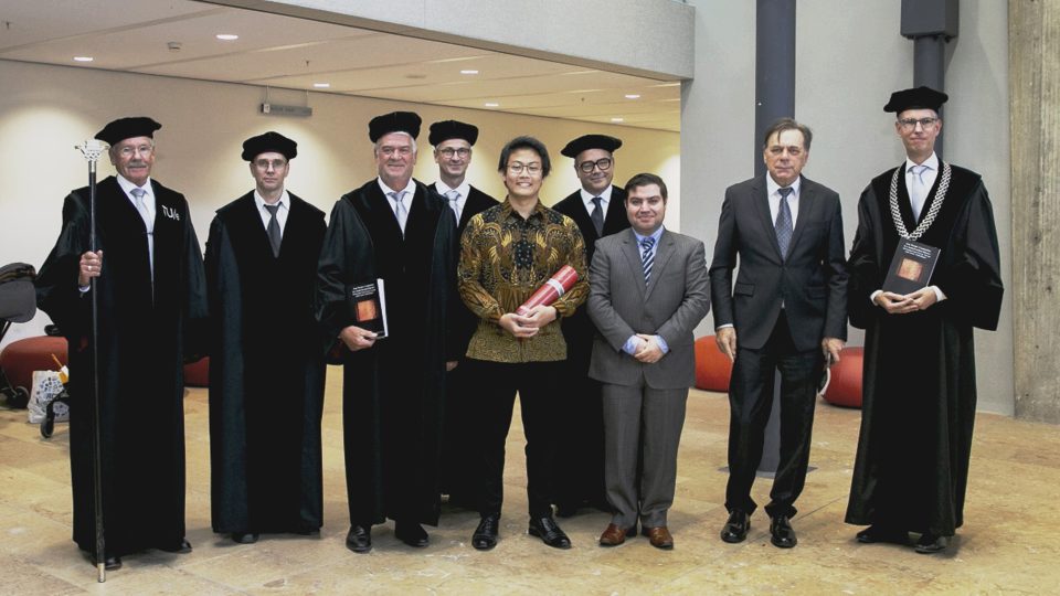 Dosen DTMI UGM Raih Doktor di TU Eindhoven, Teliti Energi Bersih dari Bubuk Besi Daur Ulang – DTMI